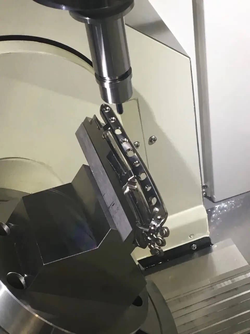 7 Applications Of CNC Machining In Medical Parts Manufacturing | Xavier